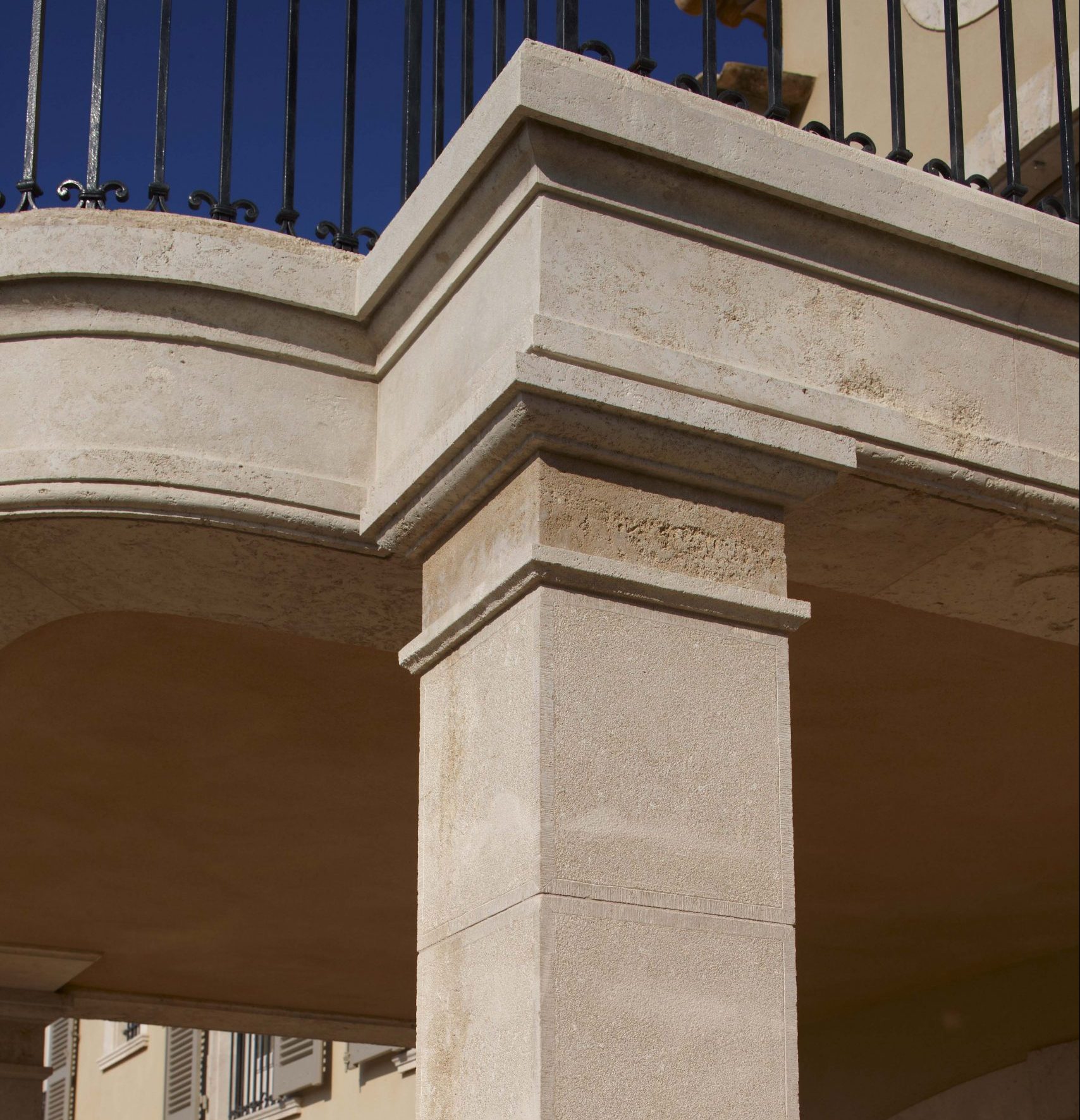 Poteau pierre Auberoche ocre - Occitanie Pierres